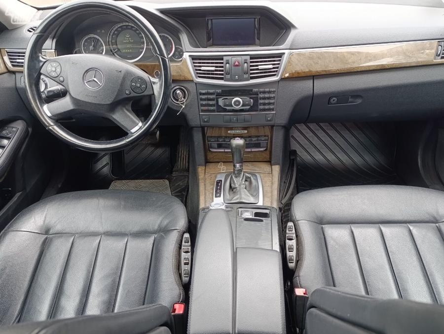 Grey Mercedes-Benz E 220 2009 in Sirvintos, with an engine capacity of 2.10 L and mileage of 280 thousand km for 7150 €, photo 9 on AUTOMOTO.COM.LV