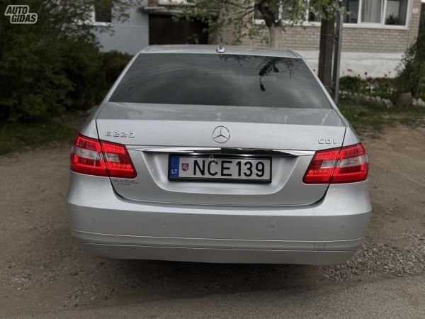 Pelēks Mercedes-Benz E 220 2009 Viļņa, ar dzinēja tilpumu 2.20 L un nobraukumu 4 tūkst. km par 4800 €, foto 6 vietnē AUTOMOTO.COM.LV