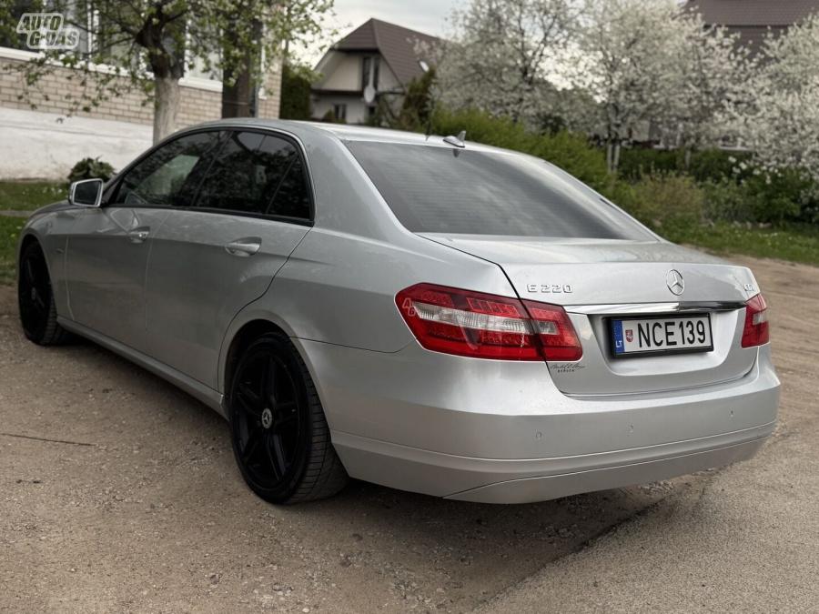 Серый Мерседес E 220 2009 в Вильнюс, объемом двигателя 2.20 л и пробегом 4 тыс. км за 4800 €, фото 9 на AUTOMOTO.COM.LV