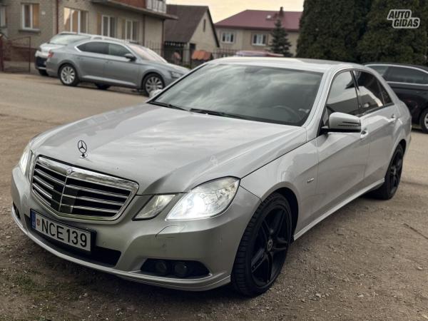 Pelēks Mercedes-Benz E 220 2009 Viļņa, ar dzinēja tilpumu 2.20 L un nobraukumu 4 tūkst. km par 4200 €, foto 3 vietnē AUTOMOTO.COM.LV