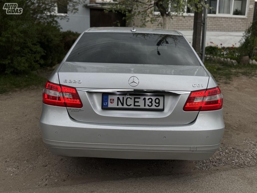 Pelēks Mercedes-Benz E 220 2009 Viļņa, ar dzinēja tilpumu 2.20 L un nobraukumu 4 tūkst. km par 4200 €, foto 7 vietnē AUTOMOTO.COM.LV