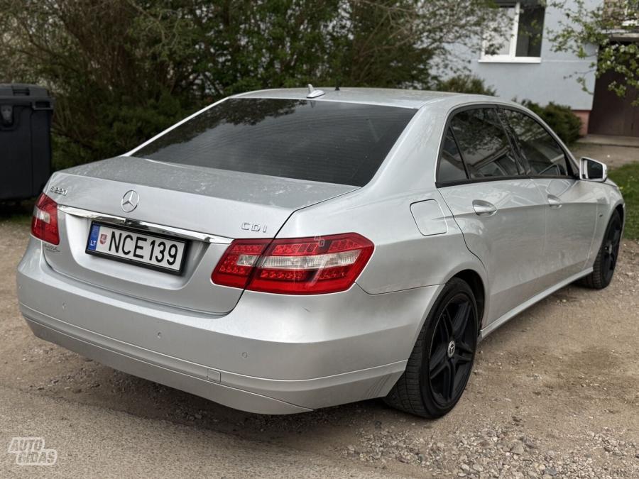 Pelēks Mercedes-Benz E 220 2009 Viļņa, ar dzinēja tilpumu 2.20 L un nobraukumu 4 tūkst. km par 4200 €, foto 10 vietnē AUTOMOTO.COM.LV