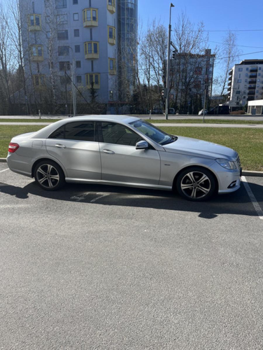 Grey Mercedes-Benz E 220 2009 in Tallinn, with an engine capacity of 10.00 L and mileage of 501 thousand km for 6200 €, photo 1 on AUTOMOTO.COM.LV