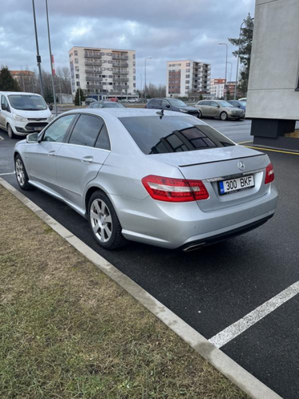 Grey Mercedes-Benz E 220 2009 in Tallinn, with an engine capacity of 10.00 L and mileage of 501 thousand km for 6200 €, photo 4 on AUTOMOTO.COM.LV