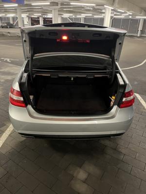 Grey Mercedes-Benz E 220 2009 in Tallinn, with an engine capacity of 10.00 L and mileage of 501 thousand km for 6200 €, photo 9 on AUTOMOTO.COM.LV