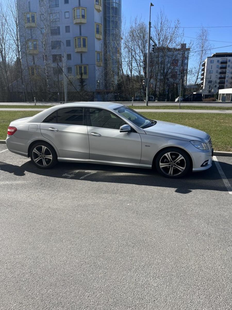 Grey Mercedes-Benz E 220 2009 in Tallinn, with an engine capacity of 10.00 L and mileage of 501 thousand km for 6200 €, photo 12 on AUTOMOTO.COM.LV