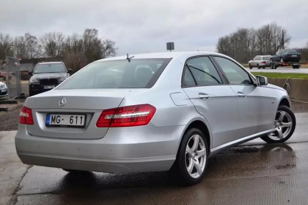 Серый Мерседес E 220 2009 в Екабпилс, объемом двигателя 2.20 л и пробегом 230 тыс. км за 8900 €, фото 2 на AUTOMOTO.COM.LV