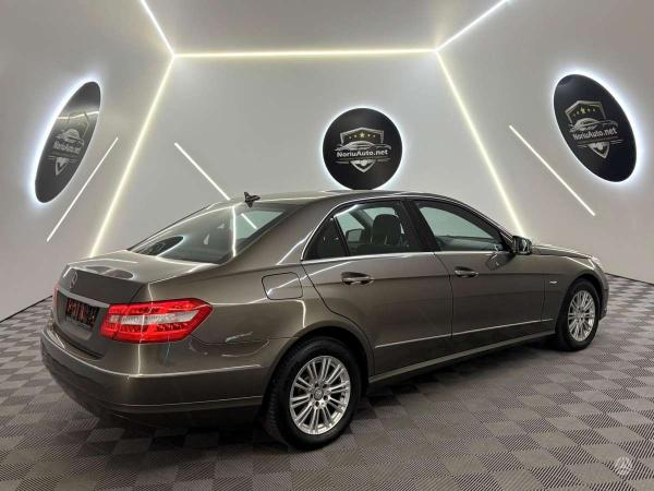 Pelēks Mercedes-Benz E 220 2009 Marijampole, ar dzinēja tilpumu 2.15 L un nobraukumu 290 tūkst. km par 7450 €, foto 10 vietnē AUTOMOTO.COM.LV