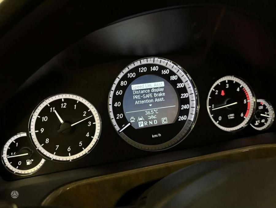Pelēks Mercedes-Benz E 220 2009 Marijampole, ar dzinēja tilpumu 2.15 L un nobraukumu 290 tūkst. km par 7450 €, foto 13 vietnē AUTOMOTO.COM.LV