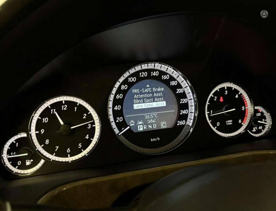 Pelēks Mercedes-Benz E 220 2009 Marijampole, ar dzinēja tilpumu 2.15 L un nobraukumu 290 tūkst. km par 7450 €, foto 14 vietnē AUTOMOTO.COM.LV