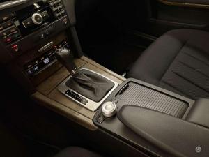 Pelēks Mercedes-Benz E 220 2009 Marijampole, ar dzinēja tilpumu 2.15 L un nobraukumu 290 tūkst. km par 7450 €, foto 17 vietnē AUTOMOTO.COM.LV