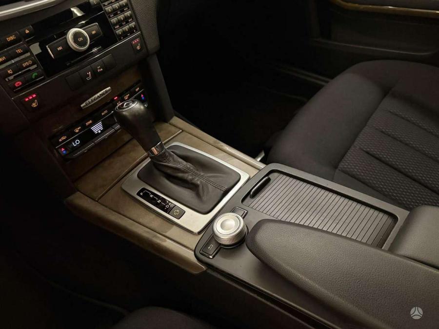 Pelēks Mercedes-Benz E 220 2009 Marijampole, ar dzinēja tilpumu 2.15 L un nobraukumu 290 tūkst. km par 7450 €, foto 17 vietnē AUTOMOTO.COM.LV
