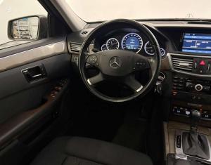 Pelēks Mercedes-Benz E 220 2009 Marijampole, ar dzinēja tilpumu 2.15 L un nobraukumu 290 tūkst. km par 7450 €, foto 20 vietnē AUTOMOTO.COM.LV