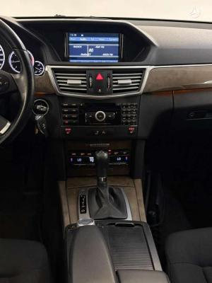 Pelēks Mercedes-Benz E 220 2009 Marijampole, ar dzinēja tilpumu 2.15 L un nobraukumu 290 tūkst. km par 7450 €, foto 21 vietnē AUTOMOTO.COM.LV