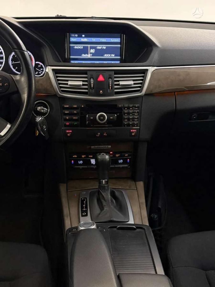 Pelēks Mercedes-Benz E 220 2009 Marijampole, ar dzinēja tilpumu 2.15 L un nobraukumu 290 tūkst. km par 7450 €, foto 21 vietnē AUTOMOTO.COM.LV