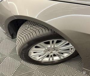 Pelēks Mercedes-Benz E 220 2009 Marijampole, ar dzinēja tilpumu 2.15 L un nobraukumu 290 tūkst. km par 7450 €, foto 26 vietnē AUTOMOTO.COM.LV