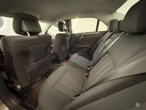 Pelēks Mercedes-Benz E 220 2009 Marijampole, ar dzinēja tilpumu 2.15 L un nobraukumu 290 tūkst. km par 7450 €, foto 29 vietnē AUTOMOTO.COM.LV