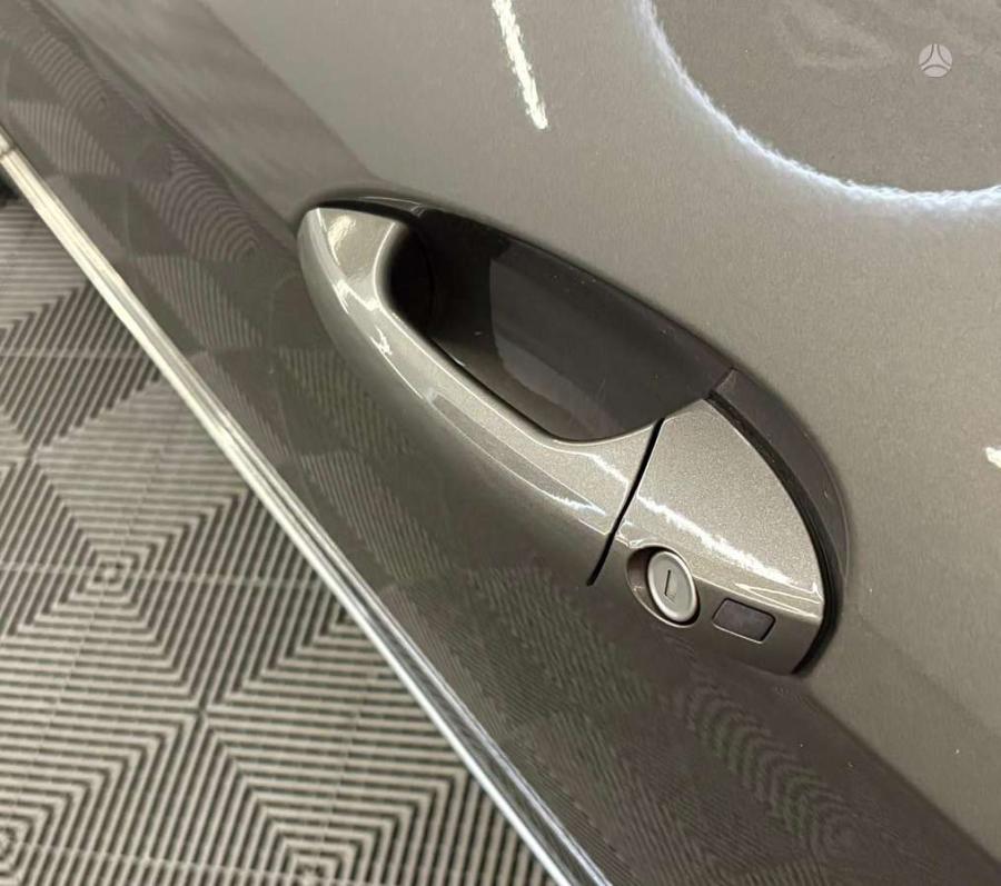 Pelēks Mercedes-Benz E 220 2009 Marijampole, ar dzinēja tilpumu 2.15 L un nobraukumu 290 tūkst. km par 7450 €, foto 30 vietnē AUTOMOTO.COM.LV