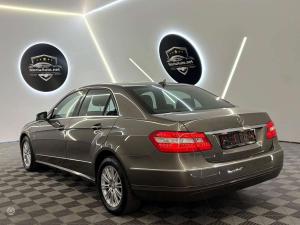 Pelēks Mercedes-Benz E 220 2009 Marijampole, ar dzinēja tilpumu 2.15 L un nobraukumu 290 tūkst. km par 7450 €, foto 32 vietnē AUTOMOTO.COM.LV