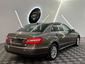 Pelēks Mercedes-Benz E 220 2009 Marijampole, ar dzinēja tilpumu 2.15 L un nobraukumu 290 tūkst. km par 7450 €, foto 35 vietnē AUTOMOTO.COM.LV