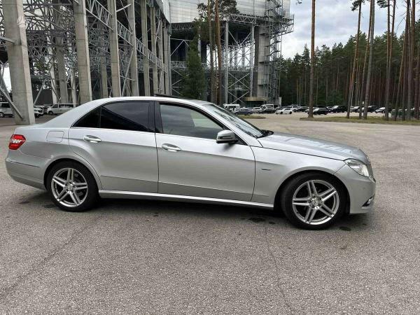 Grey Mercedes-Benz E 220 2009 in Druskininkai, with an engine capacity of 2.15 L and mileage of 292 thousand km for 7100 €, photo 7 on AUTOMOTO.COM.LV
