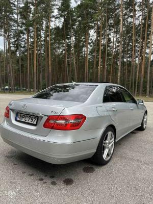 Grey Mercedes-Benz E 220 2009 in Druskininkai, with an engine capacity of 2.15 L and mileage of 292 thousand km for 7100 €, photo 8 on AUTOMOTO.COM.LV