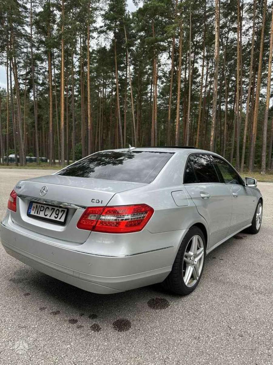 Grey Mercedes-Benz E 220 2009 in Druskininkai, with an engine capacity of 2.15 L and mileage of 292 thousand km for 7100 €, photo 8 on AUTOMOTO.COM.LV