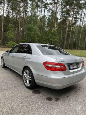 Grey Mercedes-Benz E 220 2009 in Druskininkai, with an engine capacity of 2.15 L and mileage of 292 thousand km for 7100 €, photo 10 on AUTOMOTO.COM.LV