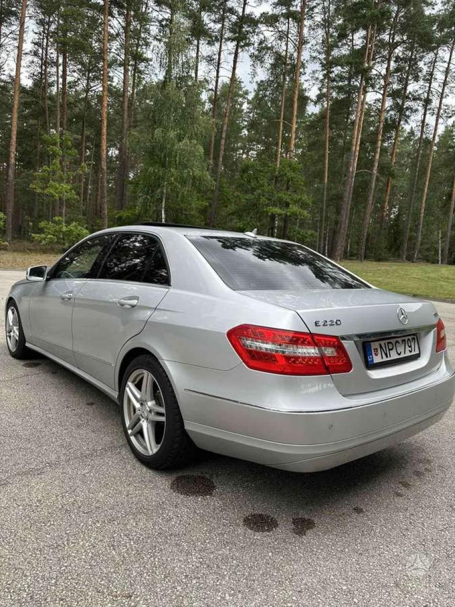 Grey Mercedes-Benz E 220 2009 in Druskininkai, with an engine capacity of 2.15 L and mileage of 292 thousand km for 7100 €, photo 10 on AUTOMOTO.COM.LV