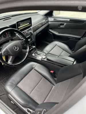 Grey Mercedes-Benz E 220 2009 in Druskininkai, with an engine capacity of 2.15 L and mileage of 292 thousand km for 7100 €, photo 11 on AUTOMOTO.COM.LV