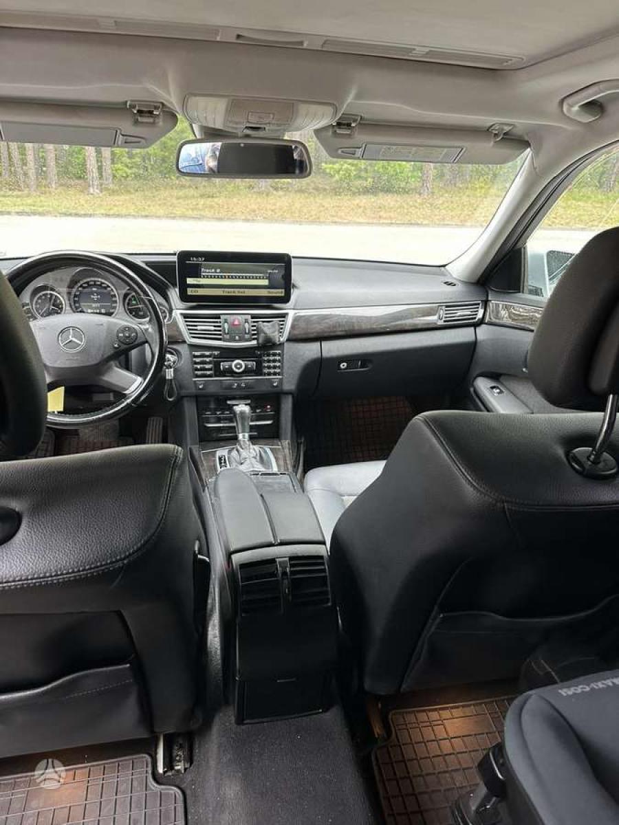Grey Mercedes-Benz E 220 2009 in Druskininkai, with an engine capacity of 2.15 L and mileage of 292 thousand km for 7100 €, photo 13 on AUTOMOTO.COM.LV
