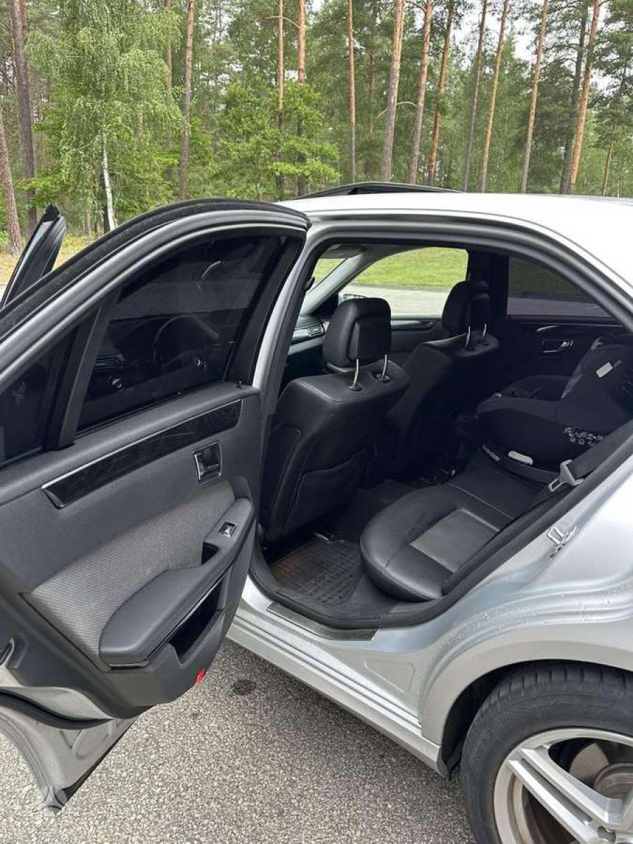 Grey Mercedes-Benz E 220 2009 in Druskininkai, with an engine capacity of 2.15 L and mileage of 292 thousand km for 7100 €, photo 16 on AUTOMOTO.COM.LV