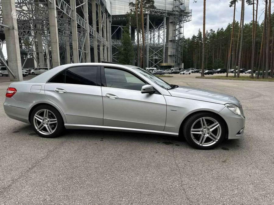 Grey Mercedes-Benz E 220 2009 in Druskininkai, with an engine capacity of 2.15 L and mileage of 292 thousand km for 6999 €, photo 7 on AUTOMOTO.COM.LV