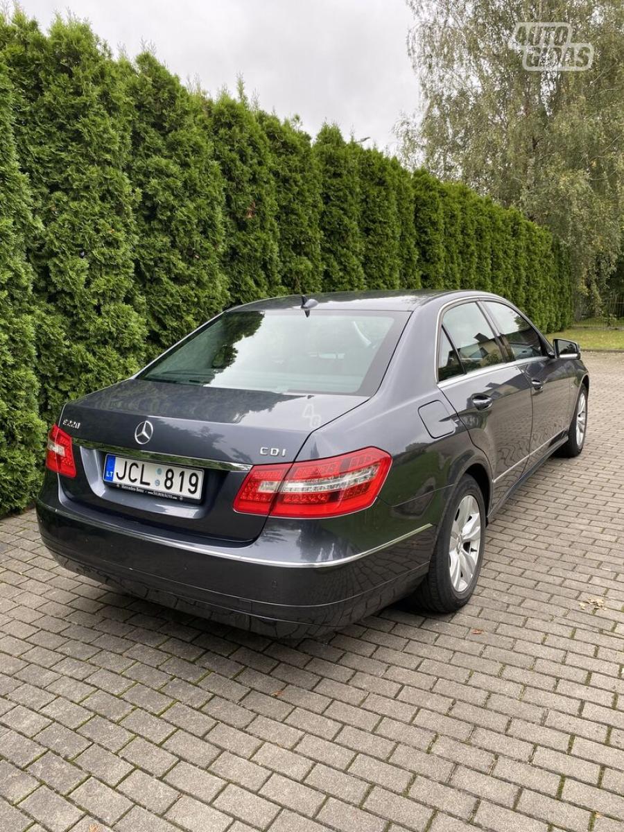 Серый Мерседес E 220 2009 в Каунас, объемом двигателя 2.10 л и пробегом 158 тыс. км за 7900 €, фото 3 на AUTOMOTO.COM.LV
