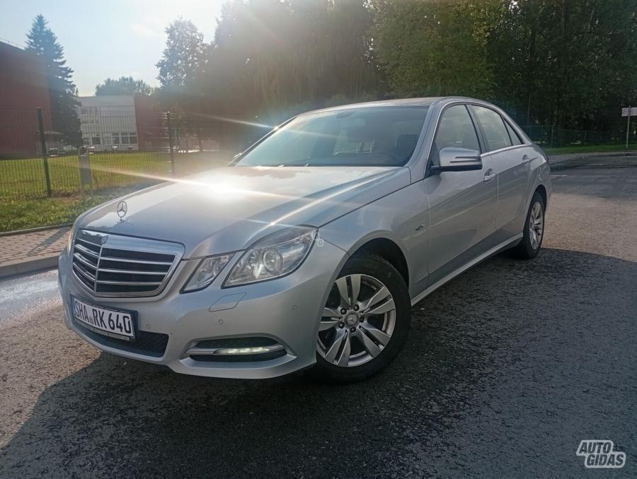 Серый Мерседес E 220 2009 в Вильнюс, объемом двигателя 2.20 л и пробегом 351 тыс. км за 3000 €, фото 1 на AUTOMOTO.COM.LV