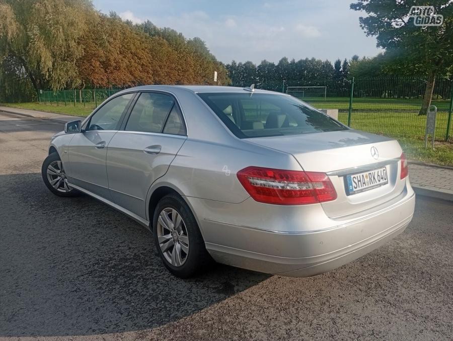 Серый Мерседес E 220 2009 в Вильнюс, объемом двигателя 2.20 л и пробегом 351 тыс. км за 3000 €, фото 5 на AUTOMOTO.COM.LV
