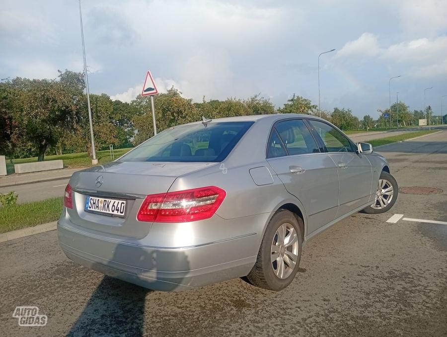 Серый Мерседес E 220 2009 в Вильнюс, объемом двигателя 2.20 л и пробегом 351 тыс. км за 3000 €, фото 6 на AUTOMOTO.COM.LV
