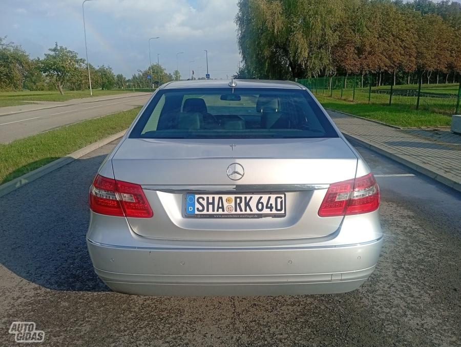Серый Мерседес E 220 2009 в Вильнюс, объемом двигателя 2.20 л и пробегом 351 тыс. км за 3000 €, фото 7 на AUTOMOTO.COM.LV