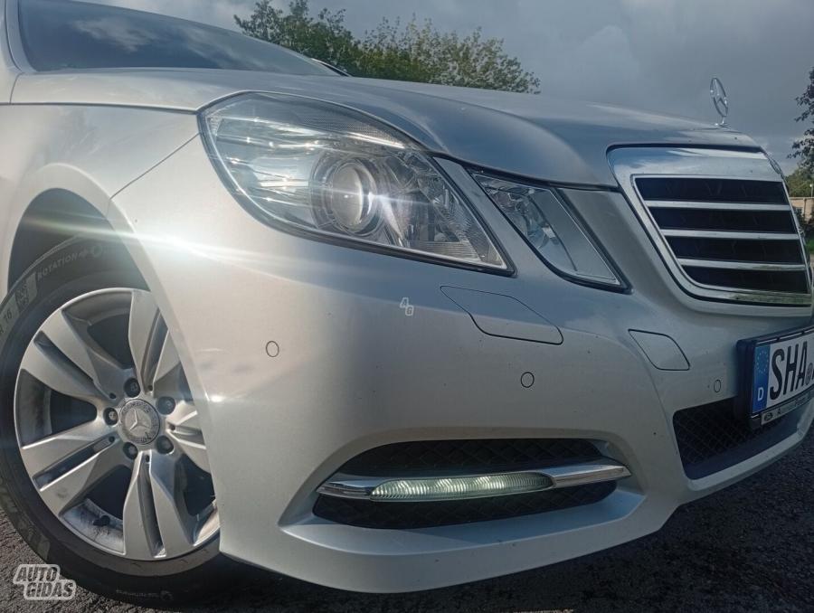 Серый Мерседес E 220 2009 в Вильнюс, объемом двигателя 2.20 л и пробегом 351 тыс. км за 3000 €, фото 12 на AUTOMOTO.COM.LV