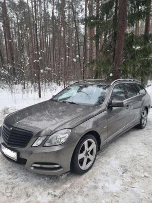 Pelēks Mercedes-Benz E 220 2010 Viļņa, ar dzinēja tilpumu 2.14 L un nobraukumu 295 tūkst. km par 3300 €, foto  vietnē AUTOMOTO.COM.LV