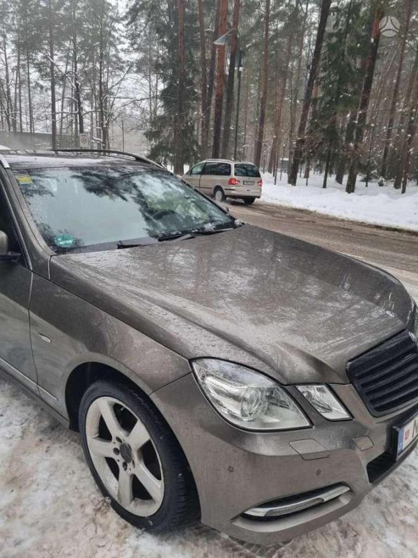 Pelēks Mercedes-Benz E 220 2010 Viļņa, ar dzinēja tilpumu 2.14 L un nobraukumu 295 tūkst. km par 3300 €, foto 4 vietnē AUTOMOTO.COM.LV