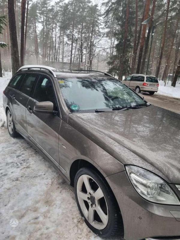 Pelēks Mercedes-Benz E 220 2010 Viļņa, ar dzinēja tilpumu 2.14 L un nobraukumu 295 tūkst. km par 3300 €, foto 5 vietnē AUTOMOTO.COM.LV