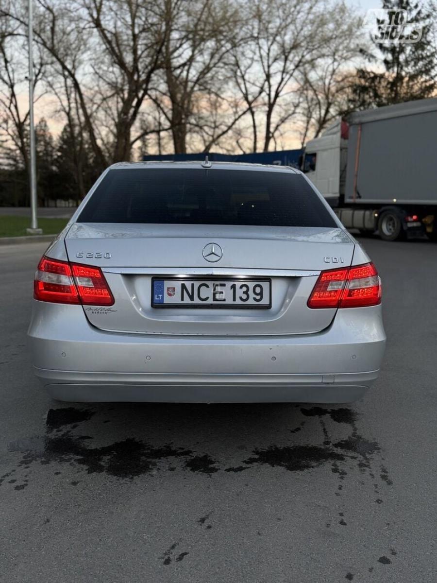 Pelēks Mercedes-Benz E 220 2010 Viļņa, ar dzinēja tilpumu 2.20 L un nobraukumu 360 tūkst. km par 4500 €, foto 8 vietnē AUTOMOTO.COM.LV
