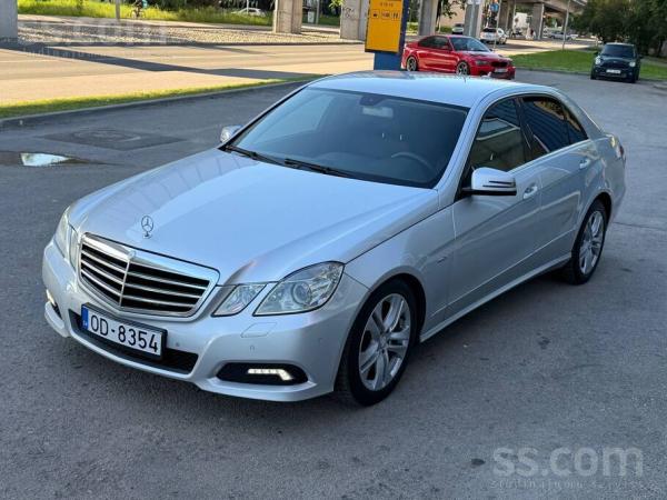 Серый Мерседес E 220 2010 в Рига, объемом двигателя 2.20 л и пробегом 0 тыс. км за 5850 €, фото 1 на AUTOMOTO.COM.LV