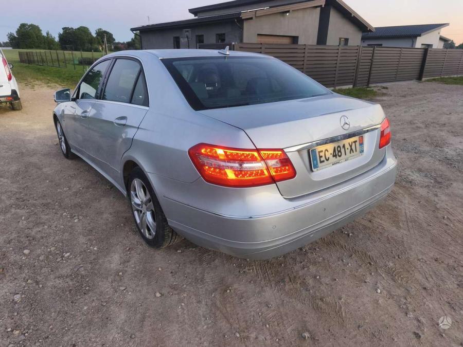 Pelēks Mercedes-Benz E 220 2010 Raseiniai, ar dzinēja tilpumu 2.14 L un nobraukumu 300 tūkst. km par 3499 €, foto 5 vietnē AUTOMOTO.COM.LV