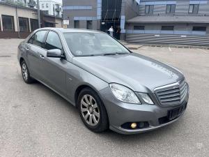 Серый Мерседес E 220 2010 в Вильнюс, объемом двигателя 0.00 л и пробегом 400 тыс. км за 4200 €, фото 3 на AUTOMOTO.COM.LV