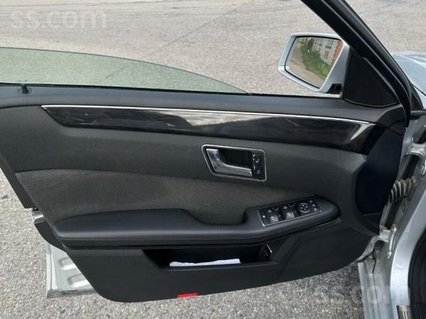 Grey Mercedes-Benz E 220 2010 in Daugavpils, with an engine capacity of 2.20 L and mileage of 298 thousand km for 6250 €, photo 9 on AUTOMOTO.COM.LV