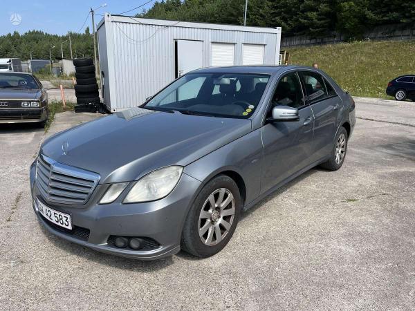 Grey Mercedes-Benz E 220 2010 in Vilnius, with an engine capacity of 2.20 L and mileage of 320 thousand km for 4199 €, photo 2 on AUTOMOTO.COM.LV