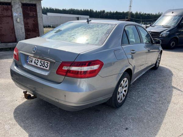 Grey Mercedes-Benz E 220 2010 in Vilnius, with an engine capacity of 2.20 L and mileage of 320 thousand km for 4199 €, photo 3 on AUTOMOTO.COM.LV