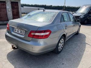 Серый Мерседес E 220 2010 в Вильнюс, объемом двигателя 2.20 л и пробегом 320 тыс. км за 4199 €, фото 4 на AUTOMOTO.COM.LV